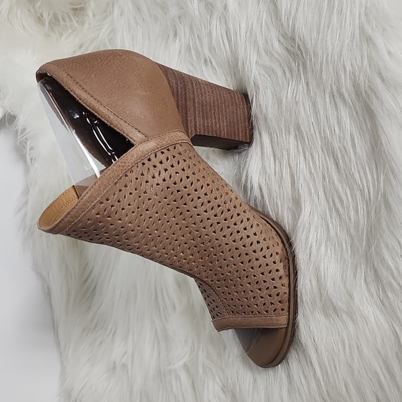 Lucky Brand | Shoes | Lucky Brand Open Toe Perforated Block Heel Tan ...